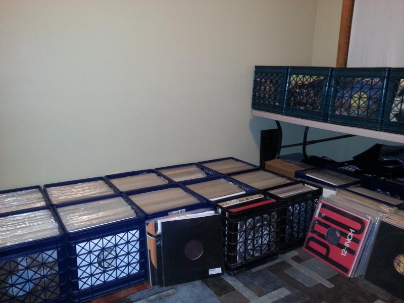 VirtualDJ - accommodate over 150 crates of Records VirtualDJ - accommodate over 150 crates of Records